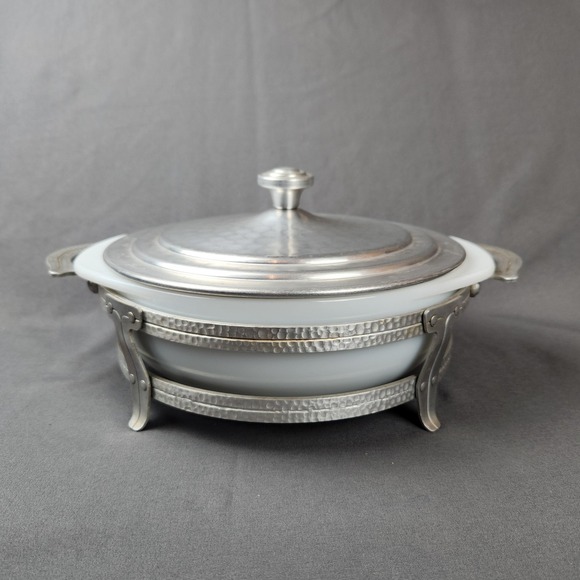 Pyrex | Kitchen | Vintage Pyrex 24 2qt Opal Casserole Dish Hammered ...
